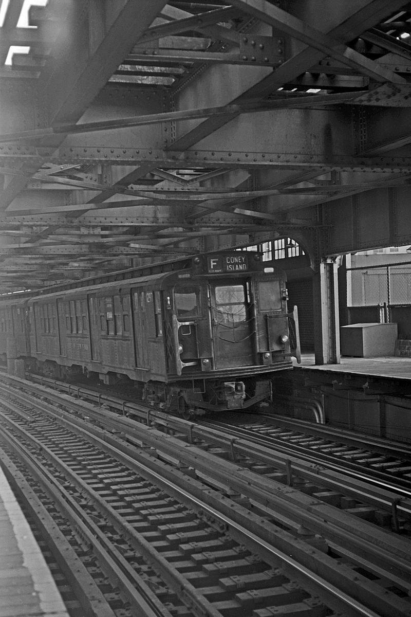 (346k, 800x1200) Country: United States City: New York System: New York ...